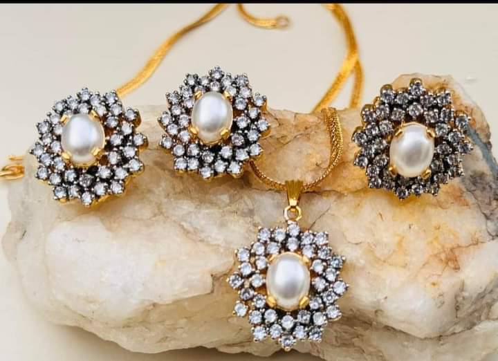 Locket Sets – Jewelz Trend